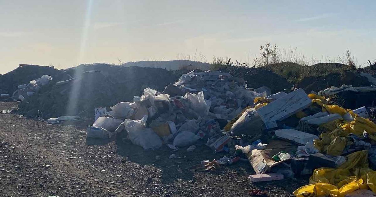 Planina od otpada usred najlepšeg turističkog mesta u Srbiji - Telegraf.rs
