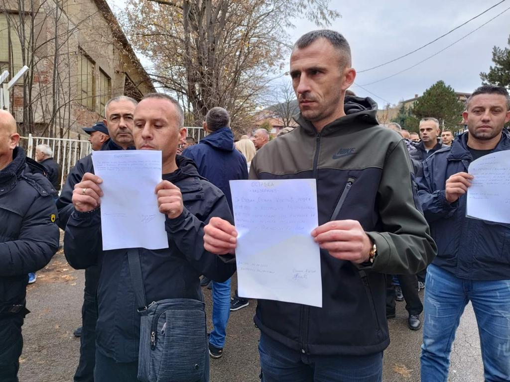 Više od 300 Srba razdužilo uniforme: "Od sutra više nema srpskih policajaca na severu Kosova ...