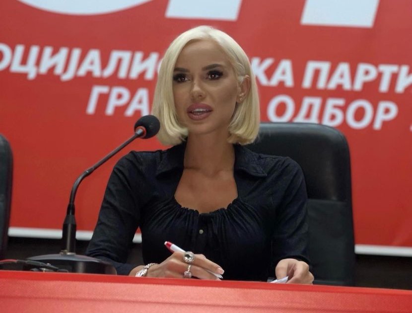 Najlepša srpska političark Ana Grodzanović čestitala vojsci - Telegraf.rs