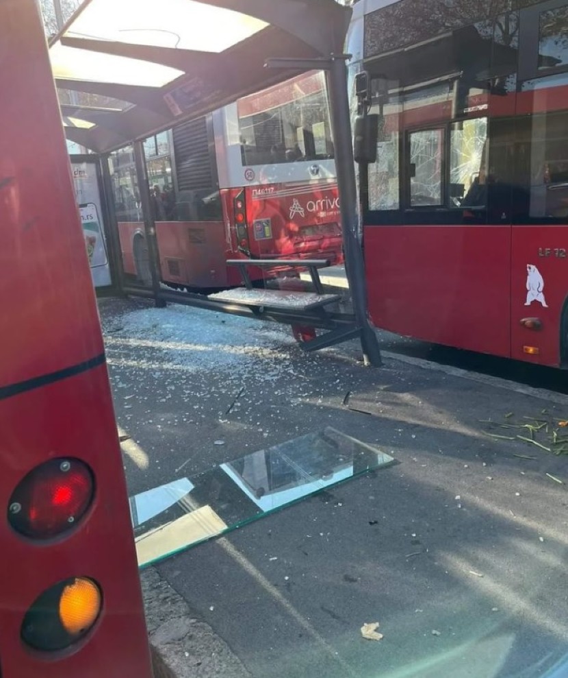 Sudar dva autobusa na Karaburmi - Telegraf.rs