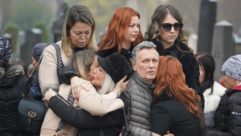 Ćerke Merime Njegomir se slomile u toku pomena - Telegraf.rs