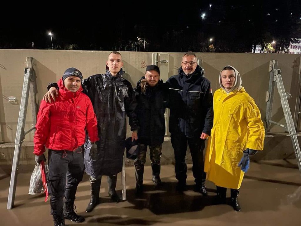 Prijepoljci brane grad od nabujalog Lima - Telegraf.rs