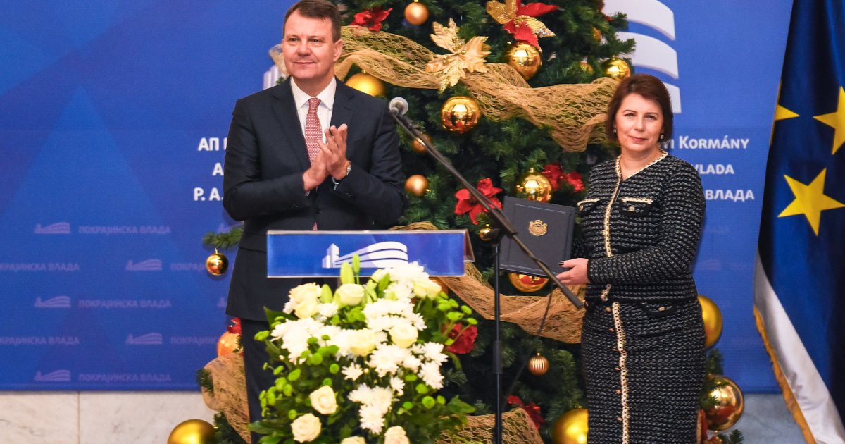 Mirović uručio Pokrajinsko priznanje Suzani Kujundžić Ostojić - Telegraf.rs