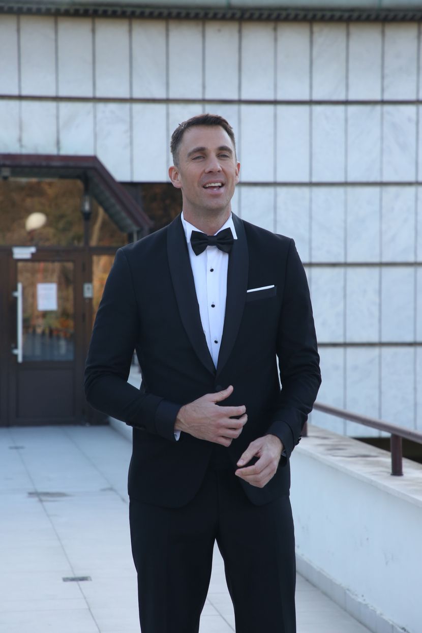 Voditelj RTS-a Stefan Popović pokazao ubitačne pločice - Telegraf.rs