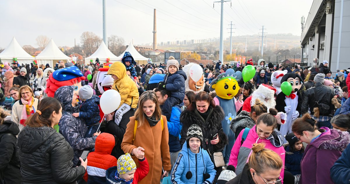 Dodeljeni novogodišnji paketići deci sa Palilule - Telegraf.rs