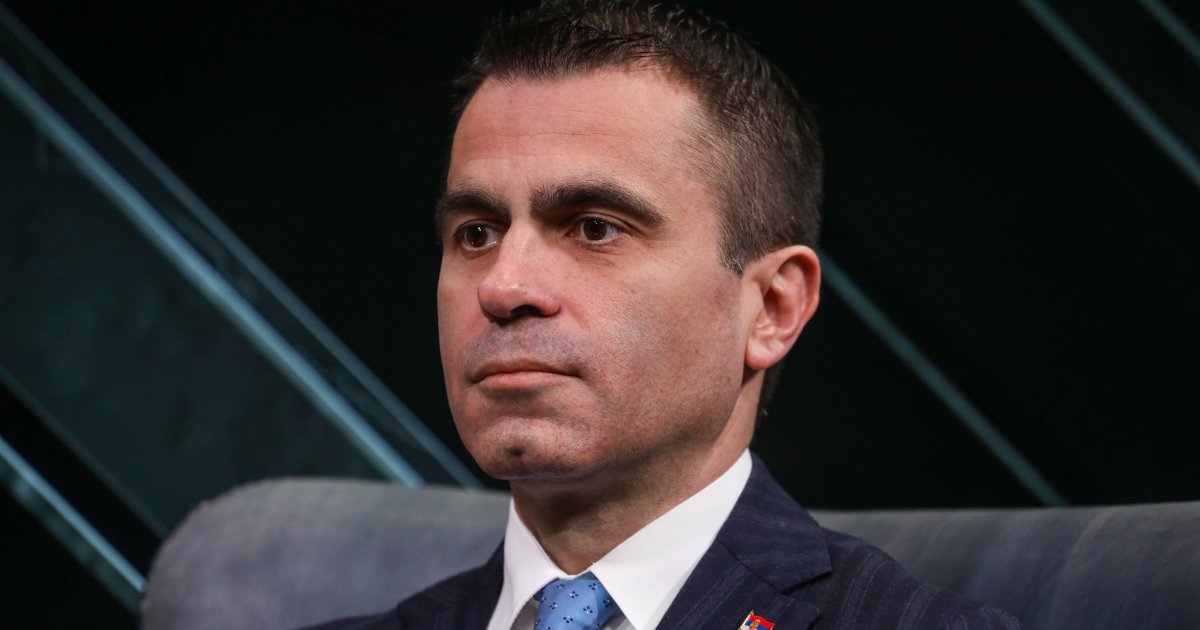 Ministar Milićević odneo srpske bukvare u Knin - Telegraf.rs
