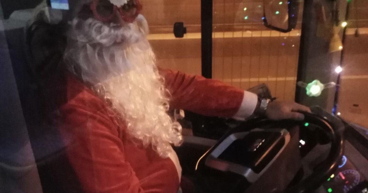 Deda Mraz vozio autobus 604 večeras u Beogradu - Telegraf.rs