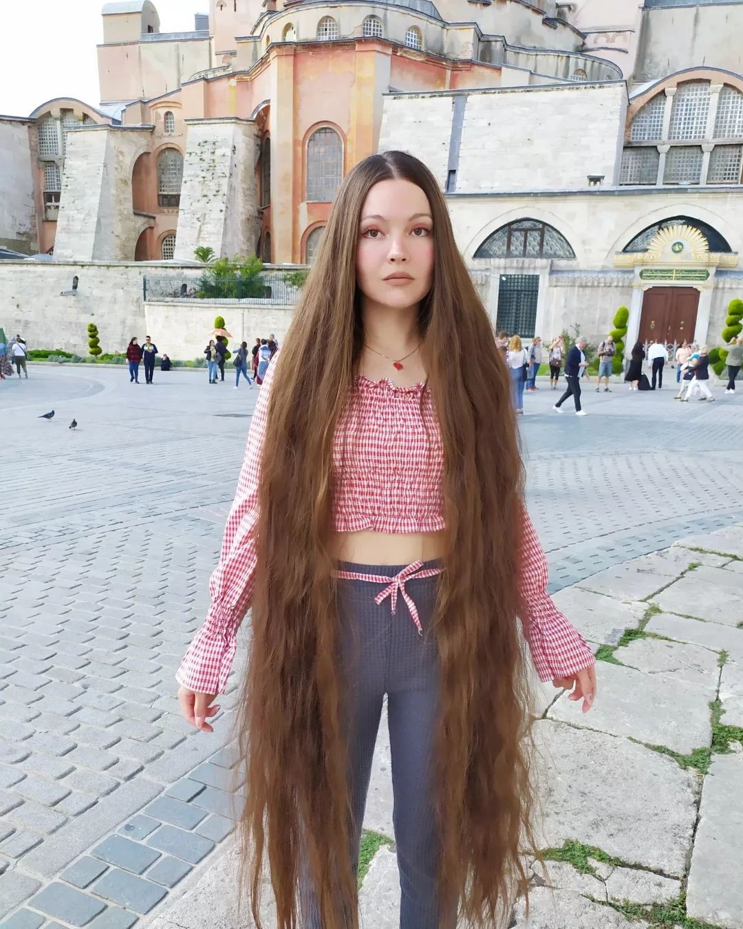 Devojka ima kosu dugu 150 centimetara - Ona.rs