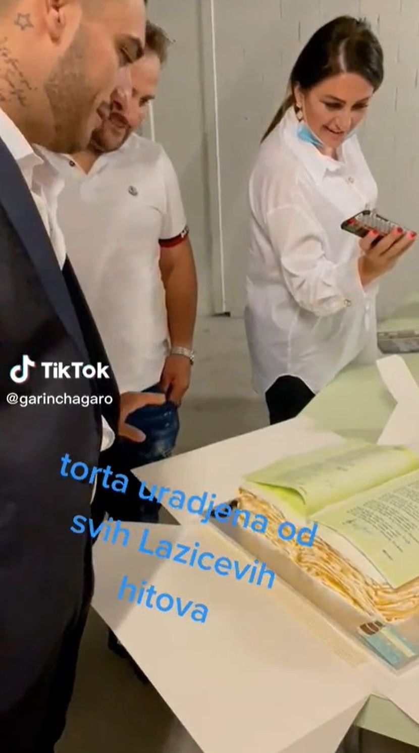Darko Lazić umalo zaplakao zbog specijalnog poklona: Darko Lazić umalo zaplakao zbog specijalnog poklona: