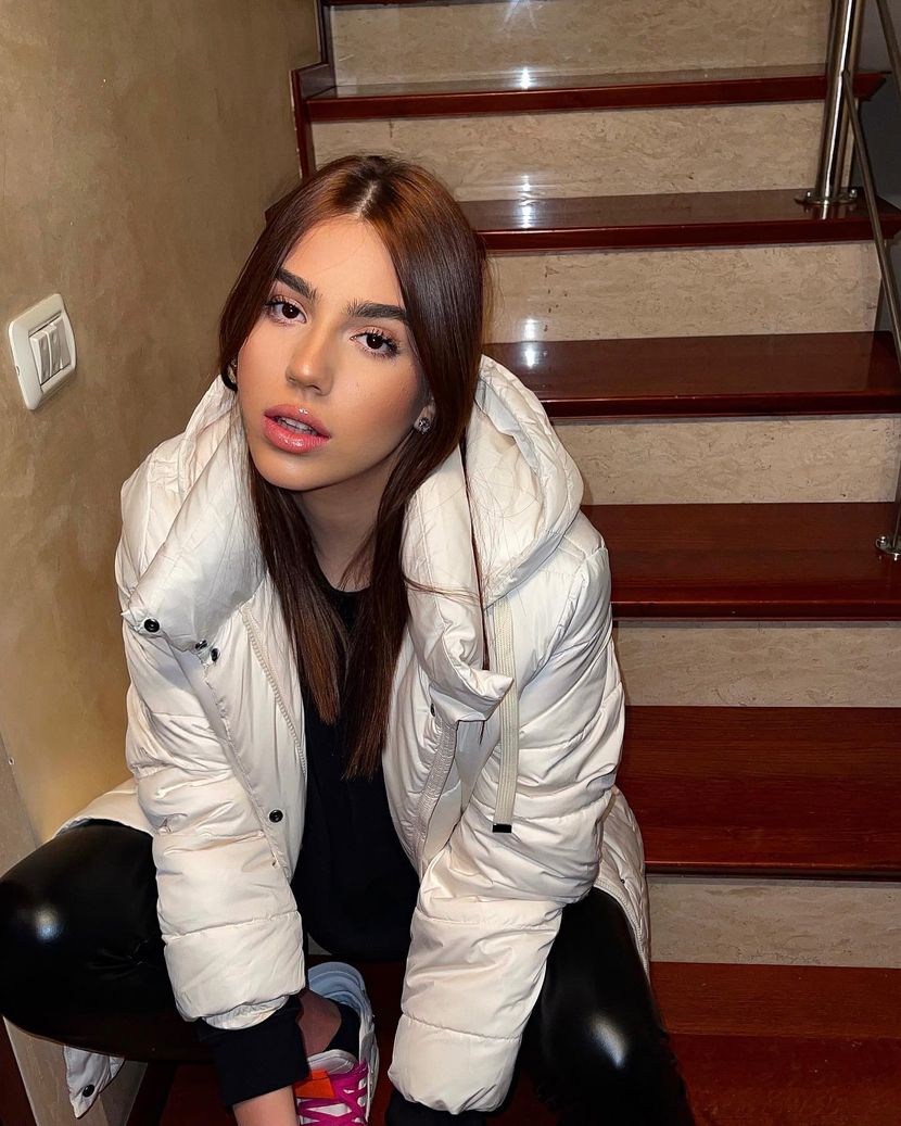 Vruće izdanje Une Čolić - Telegraf.rs