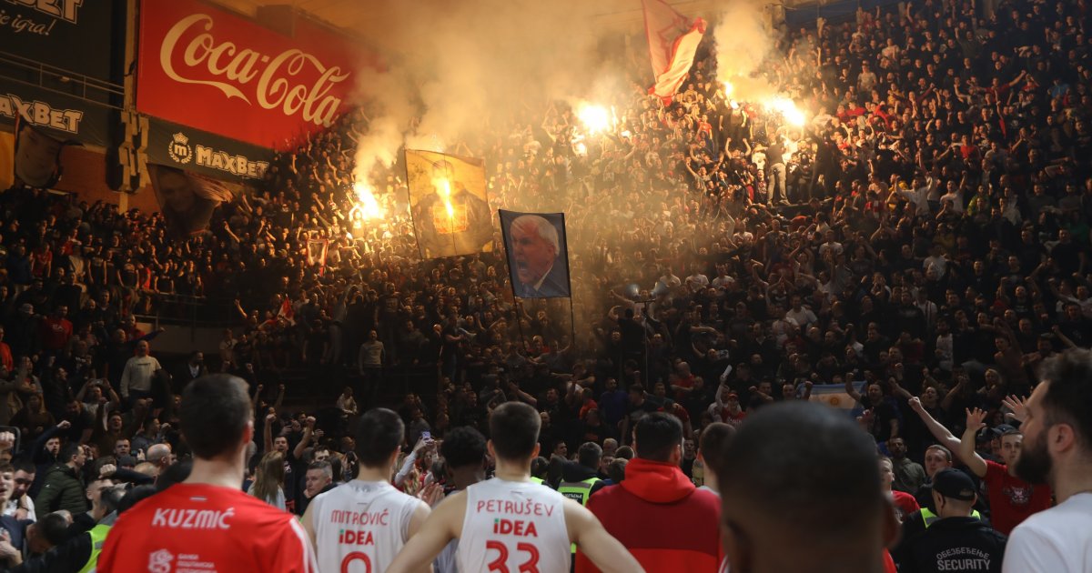 Delije klicale košarkašima posle poraza u derbiju, gorele baklje, u ...