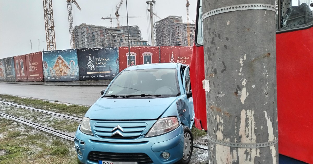 Sudar autobusa i automobila u Savskoj - Telegraf.rs