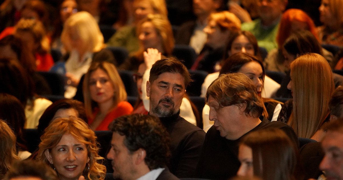 Održana premijera predstave "Vatre" u JDP-u - Telegraf.rs