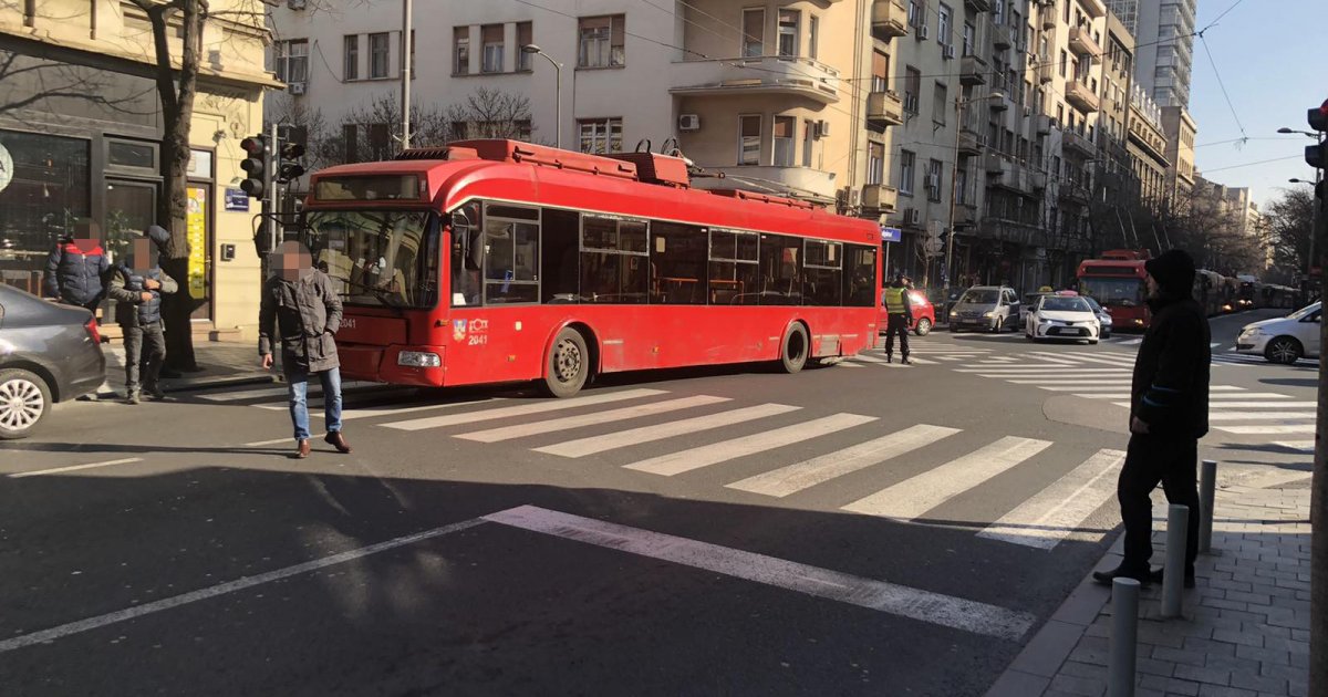 Prvi snimci sa mesta udesa: Trolejbus pokosio ženu u centru Beograda - Telegraf.rs