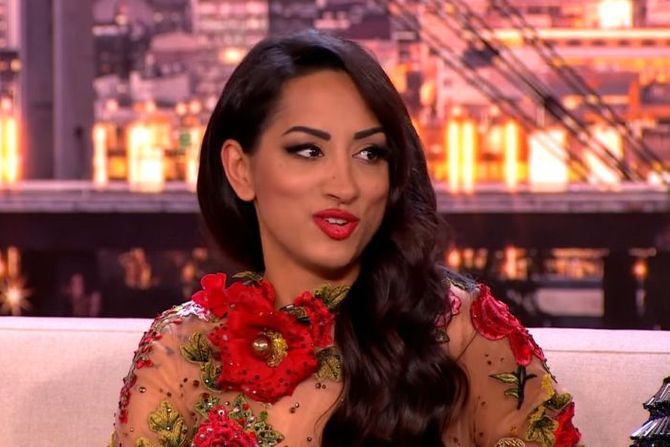 Zejna u prozirnoj haljini, bez brusa došla u emisiju: Sve se providi, a ...