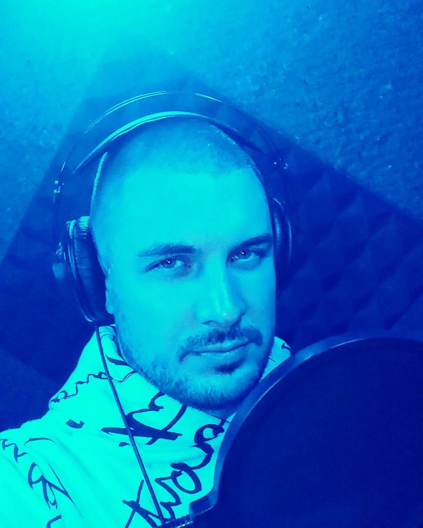 Pevač javno prevario ženu, pa ljubavnici otvorio sajt za odrasle - Telegraf.rs