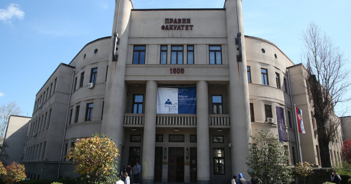 Drama na Pravnom fakultetu: Hitno evakuisani svi studenti - Vesti ...