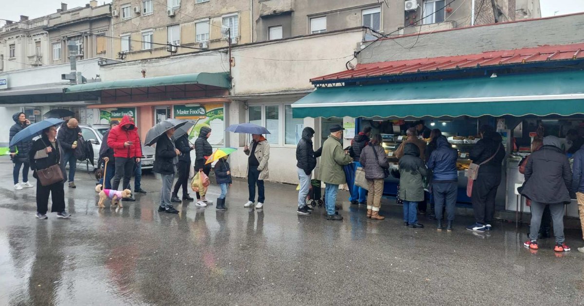 Na beogradskim pijacama veliki redovi ispred ribarnica - Telegraf.rs