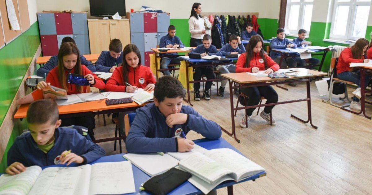 Škola kod Kragujevca prva uvela uniforme - Telegraf.rs