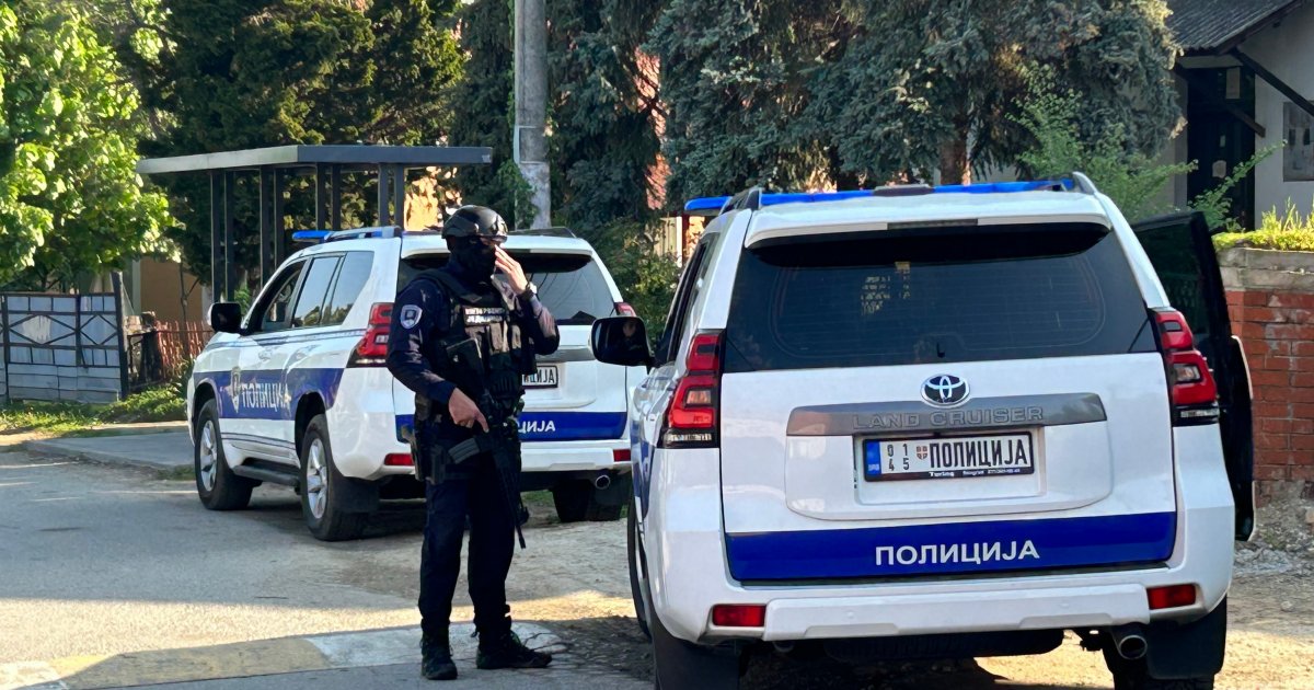 Patrole na ulazu u selo gde je ubijen policajac - Telegraf.rs