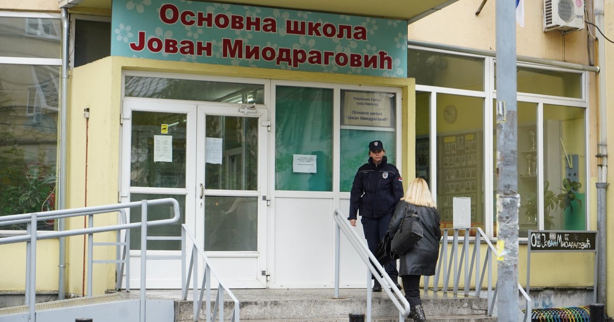 U toku trajanja nastave u svim osnovnim i srednjim školama biće prisutna policija - Telegraf.rs