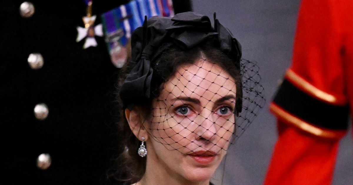 Živi u dvorcu, ceo život je vezana za kraljevsku porodicu, a sada je ...