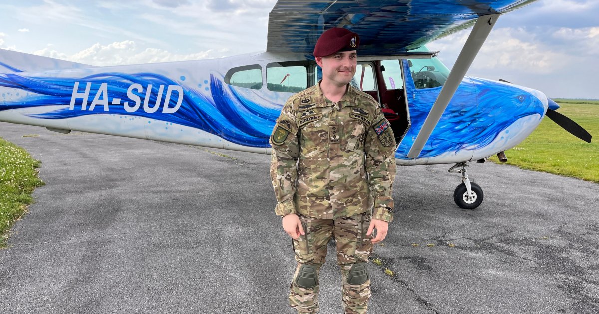 Padobranac iz Britanije prvi put skočio u Srbiji - Telegraf.rs