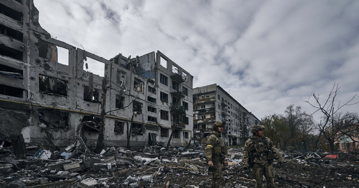Ukrajina objavila snimak vojnika, svuda oko njih ruševine: Tvrdi da je nastao u Bahmutu ...