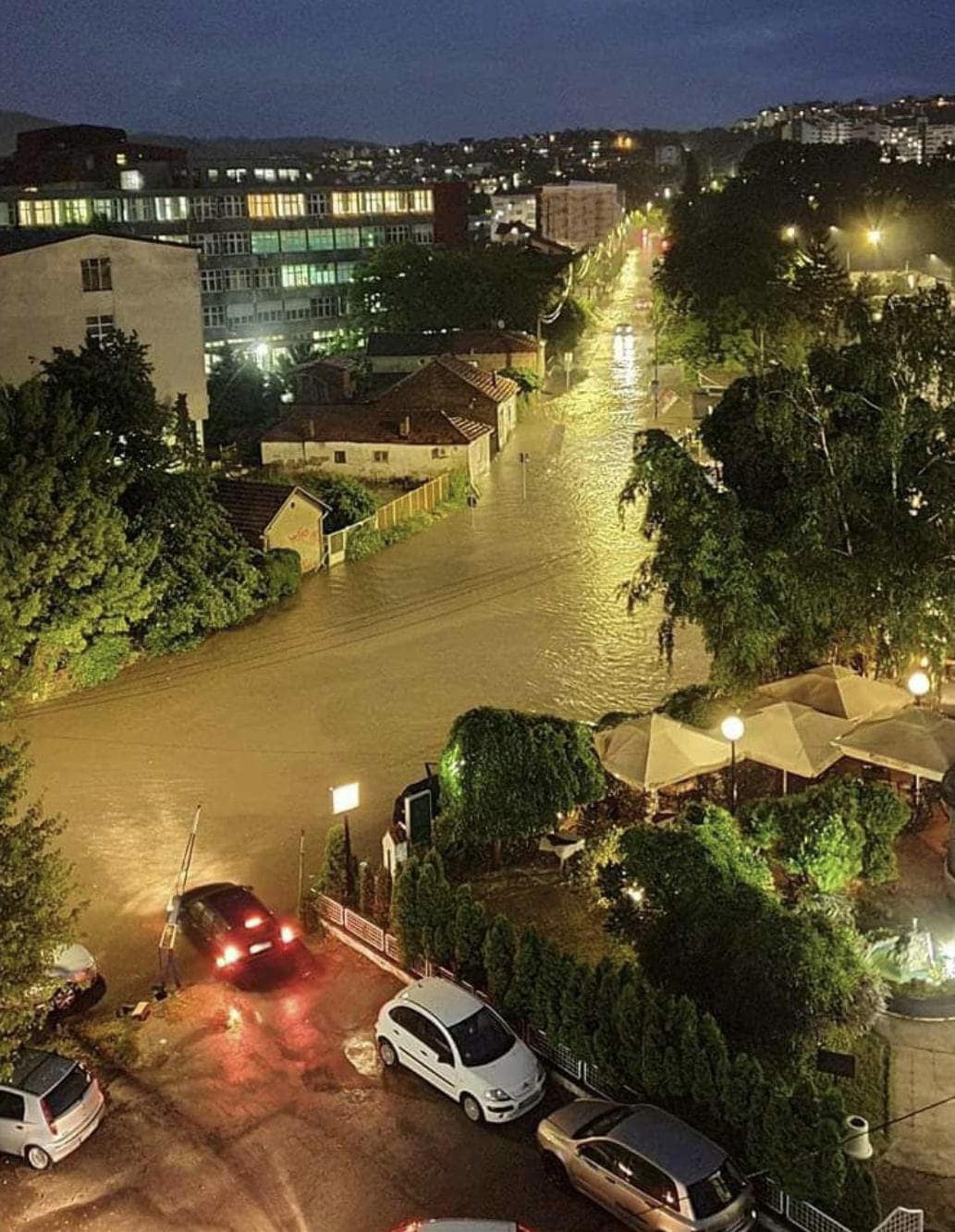 Pljusak poplavio brojne saobraćajnice u Nišu - Telegraf.rs