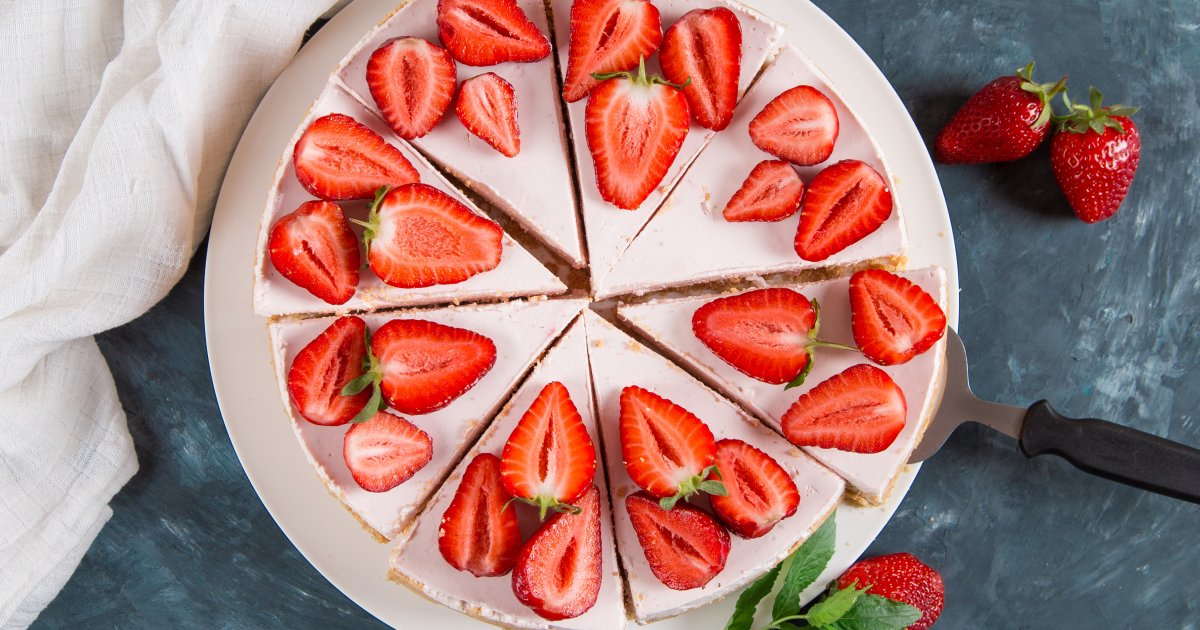 Ovo je najjukusnija torta sa jagodama: Osvežava, a ukus je kao iz ...