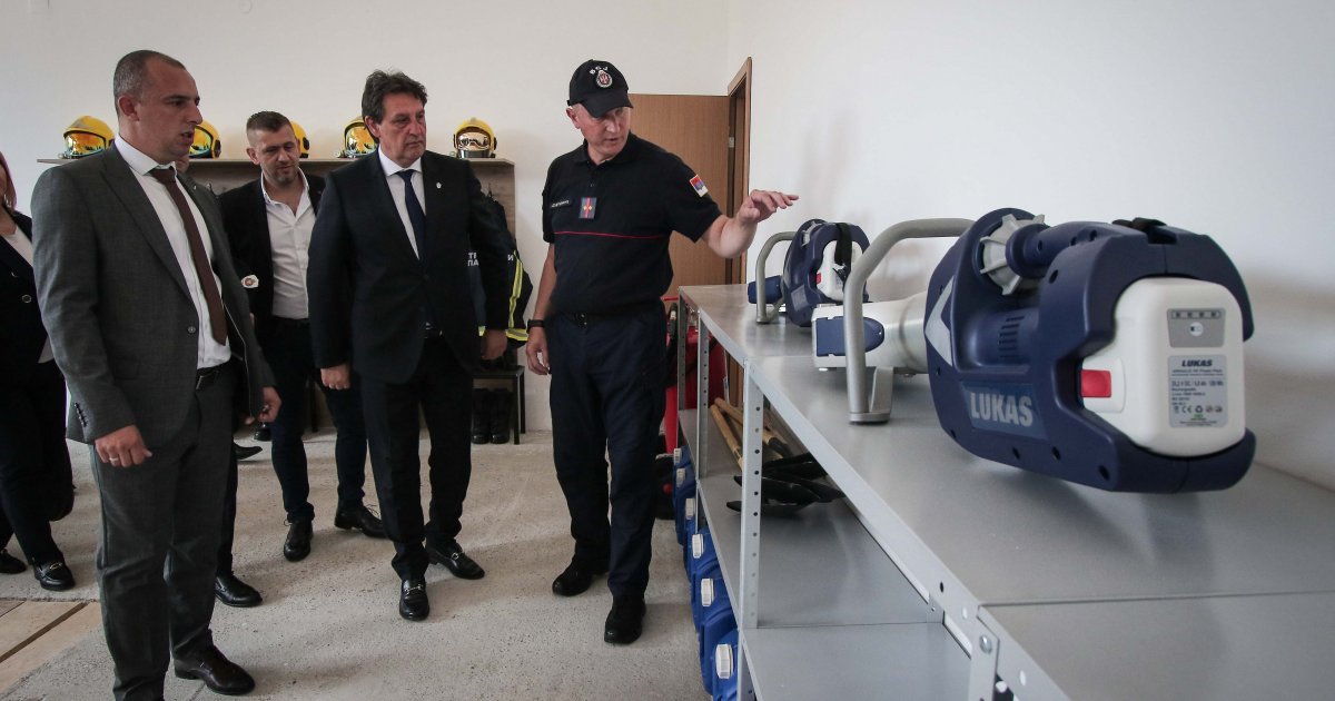 Bratislav Gašić otvorio je u Brodarevu novoizgrađeni objekat Vatrogasno ...