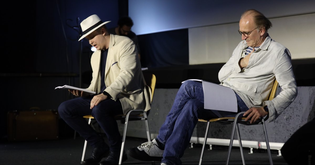 Javnim čitanjem teksta ''Urotnik'' počeo festival "Krokodil" - Telegraf.rs