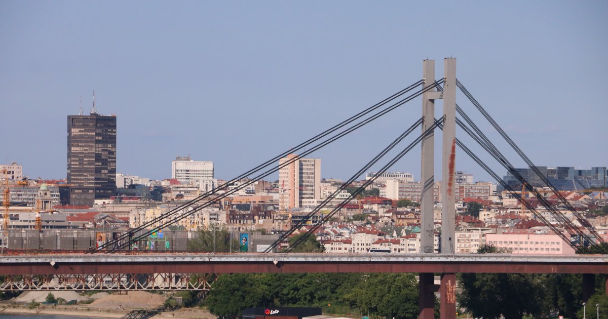 Dvojica mladića se popela na novi Železnički most - Telegraf.rs