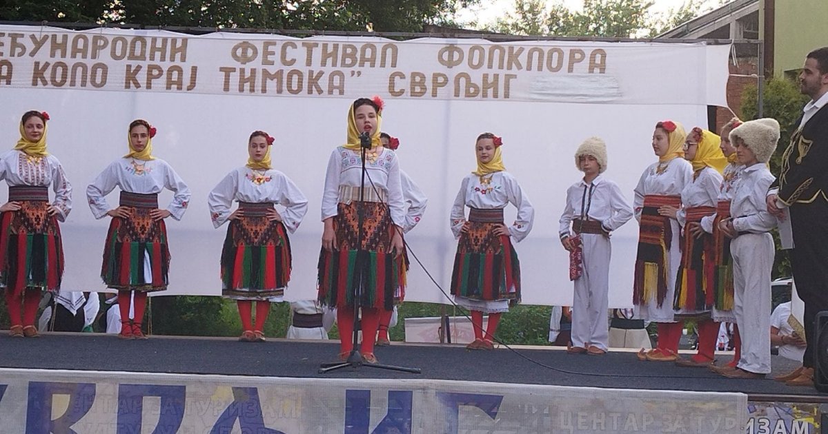 Devojčice u Paraćinu pevaju srpske tradicionalne pesme - Telegraf.rs