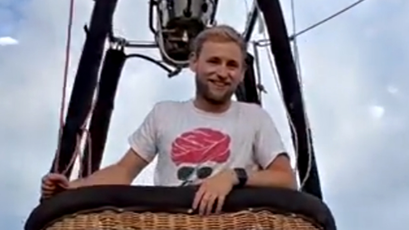 Mladi pilot poginuo pred bratom tokom letenja balonom - Telegraf.rs