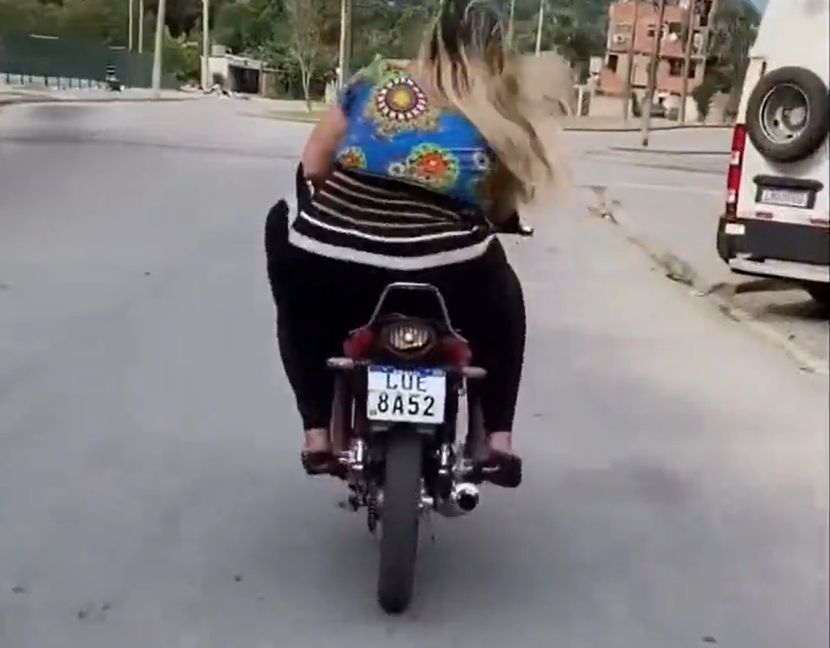 Devojka na motoru - Telegraf.rs