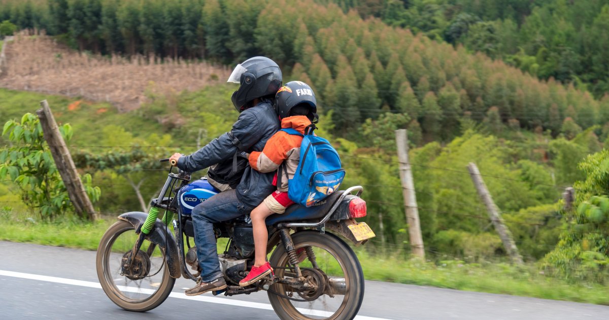 Decu voze na motoru - Telegraf.rs