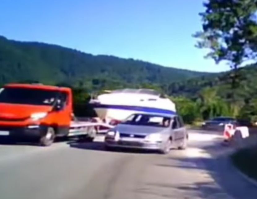 Snimak opasnog preticanja u Crnoj Gori - Telegraf.rs