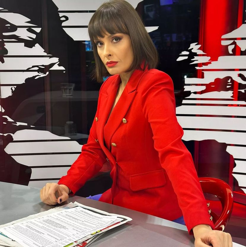 Snimljeno šta voditeljka Olivera Čolović nosi ispod stola - Telegraf.rs