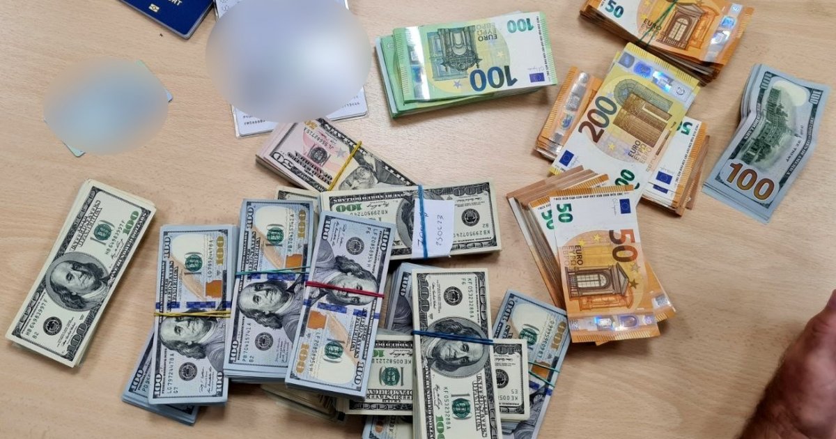 Passengers try to smuggle $110K in cash across Serbia's border ...