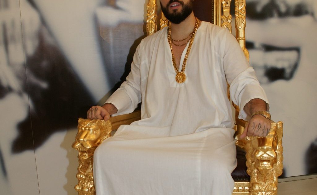 Adaktar nam je dao intervju u pozlaćenoj stolici od 15.000 evra! Stigla ...