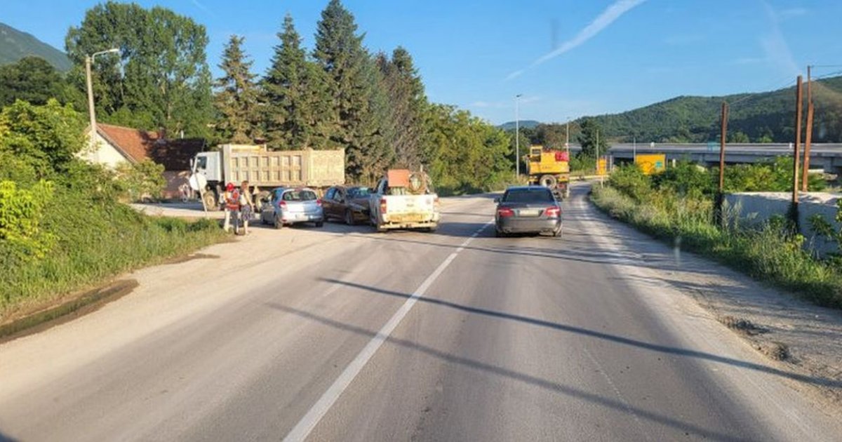 Saobraćajna nesreća kod Čačka: Sudarili se terensko i putničko vozilo - Telegraf.rs