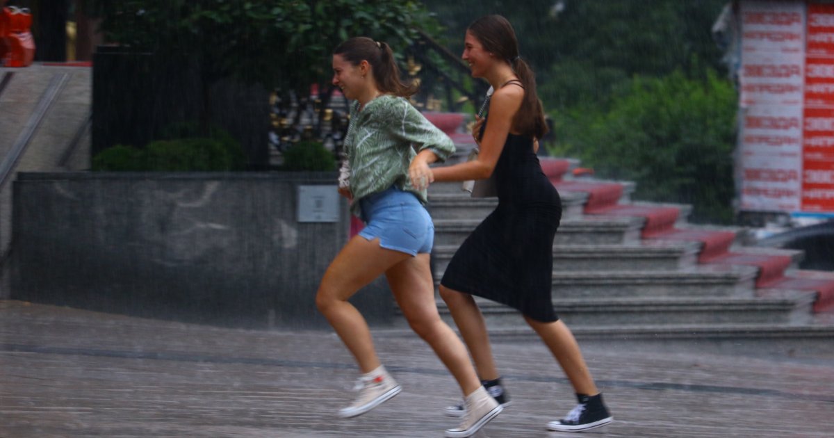 Hitno se oglasio RHMZ! Tropski dan, pa pljuskovi i osveženje: Stižu ...