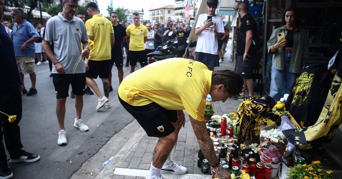 Potresne slike sa sahrane ubijenog navijača AEK-a - Telegraf.rs Potresne slike sa sahrane ubijenog navijača AEK-a - Telegraf.rs