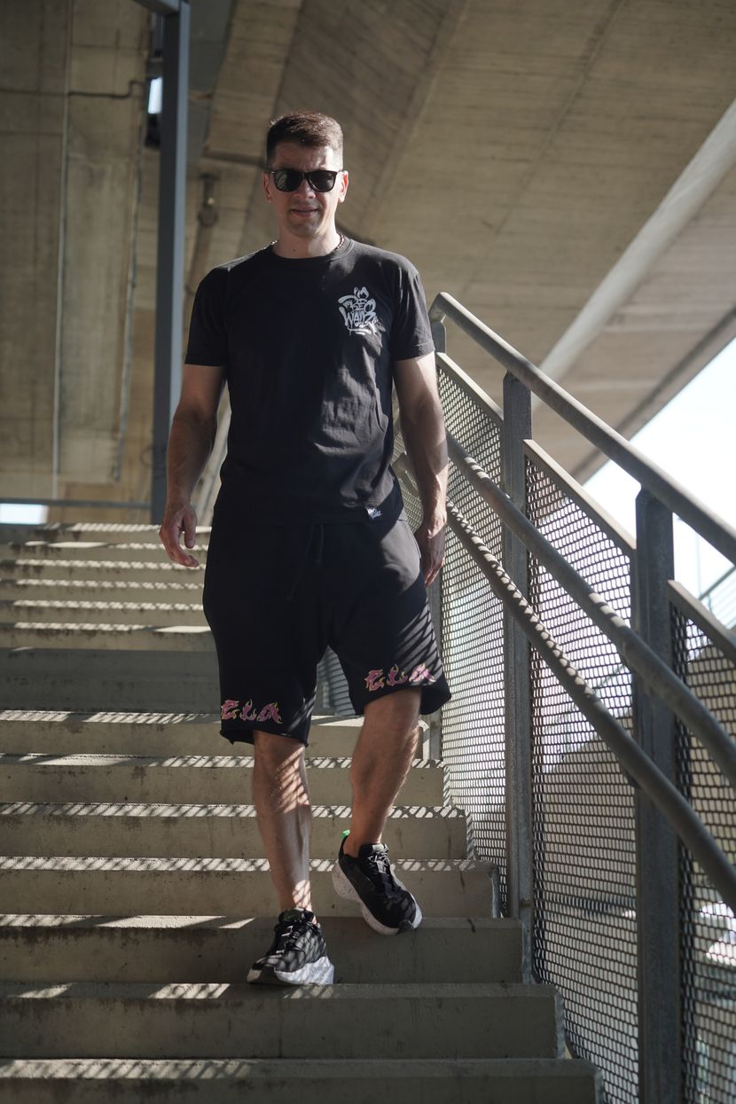 Viktor Savić nam je otvorio vrata svoje intime - Ona.rs