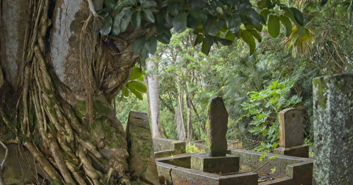 U malom selu otkrivene grobnice s čudnim oznakama: Sve podseća na ...