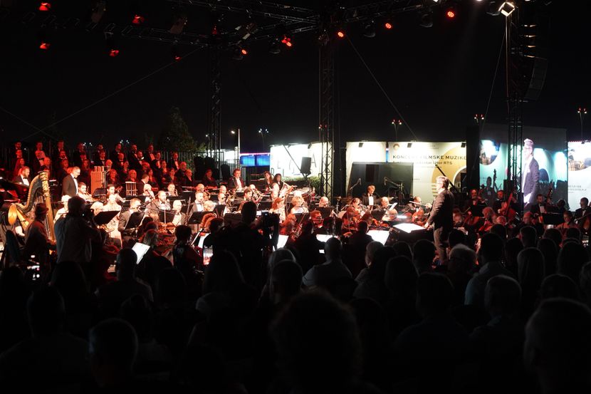 "Opera na vodi": Publika uživala u filmskoj muzici iz holivudskih ...