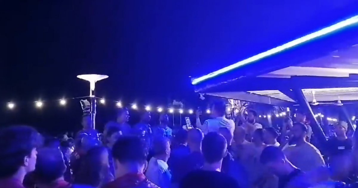 "Pevaj Srbijo, zemljo junaka!": Grmi pesma srpskih navijača u Manili ...