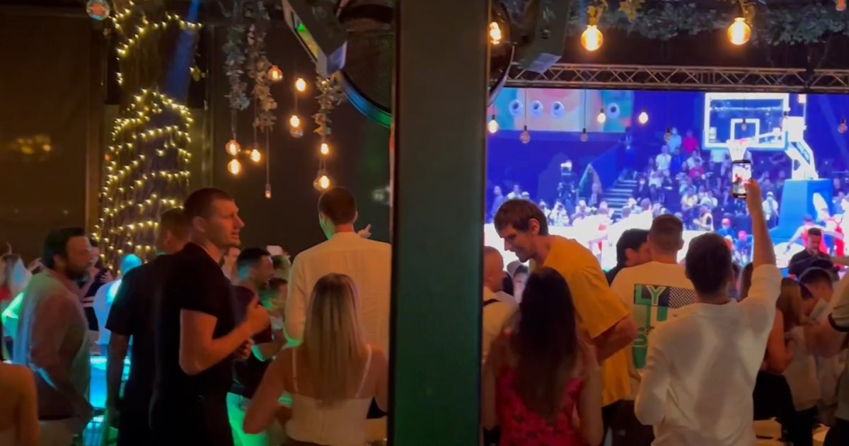 Nikola Jokic and Bobi Marjanovic enjoying Ceca's music - Telegraf.rs
