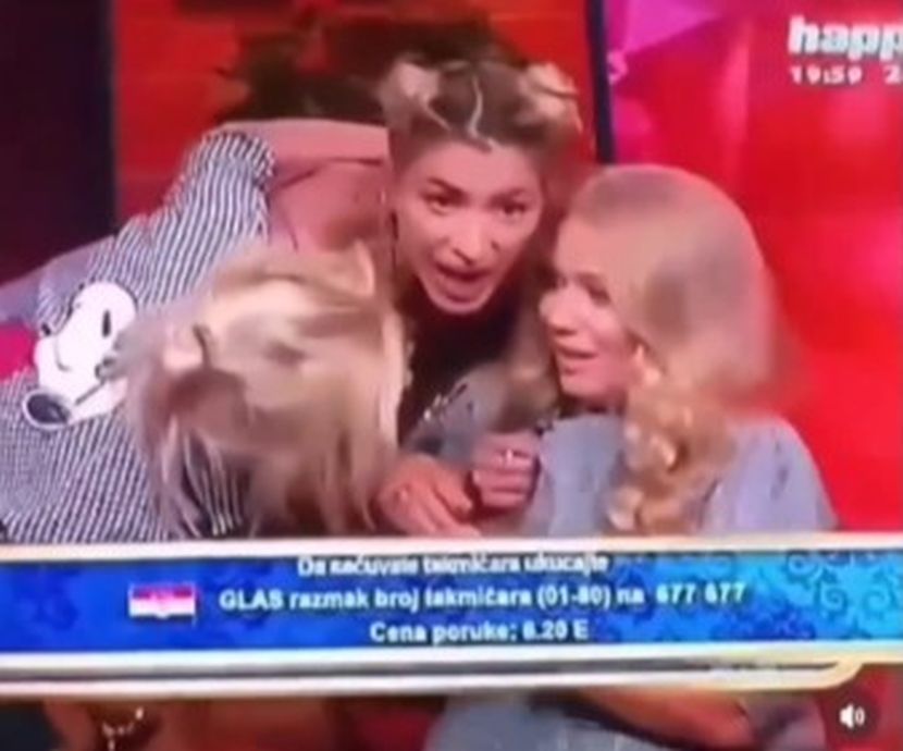 Koleginice uletele u studio pa skočile na voditeljku - Telegraf.rs